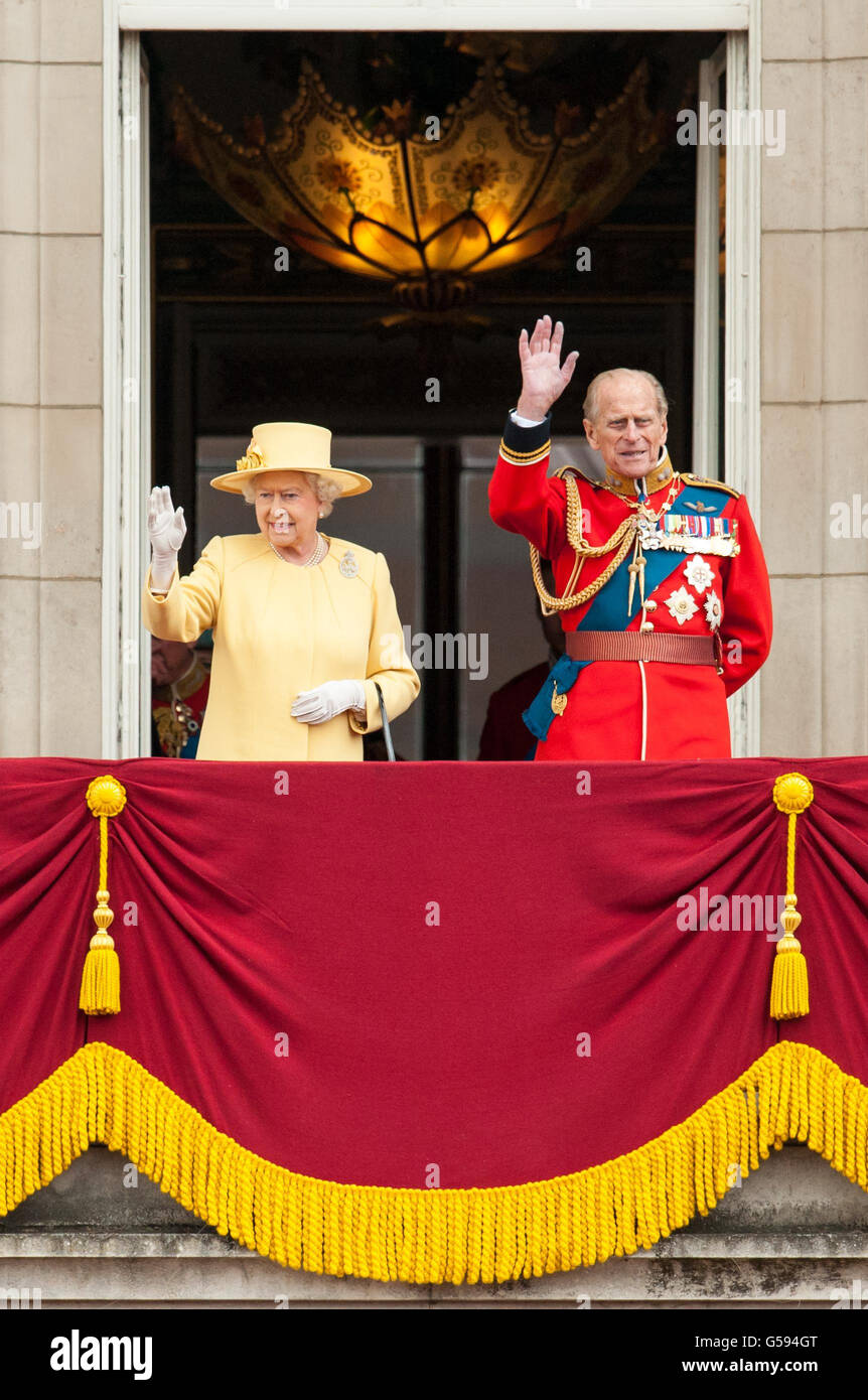 Queen Elizabeth II and the Duke of Edinburgh wave from the balcony of ...