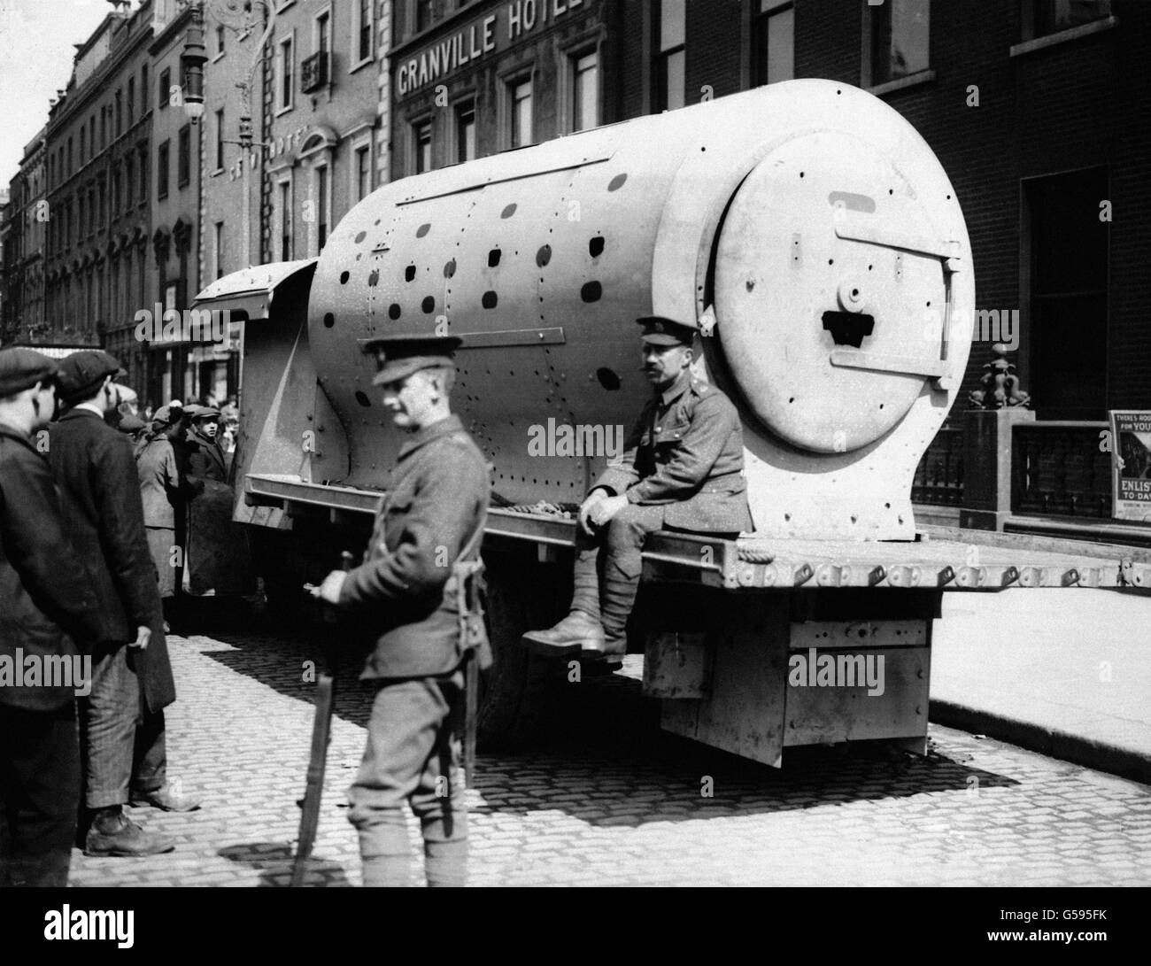 British troops seen on Black and White Stock Photos & Images - Alamy
