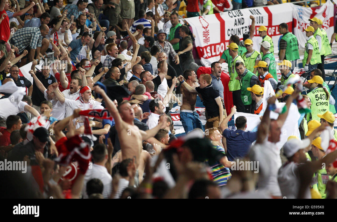 Soccer stadium crowd edge hi-res stock photography and images - Alamy