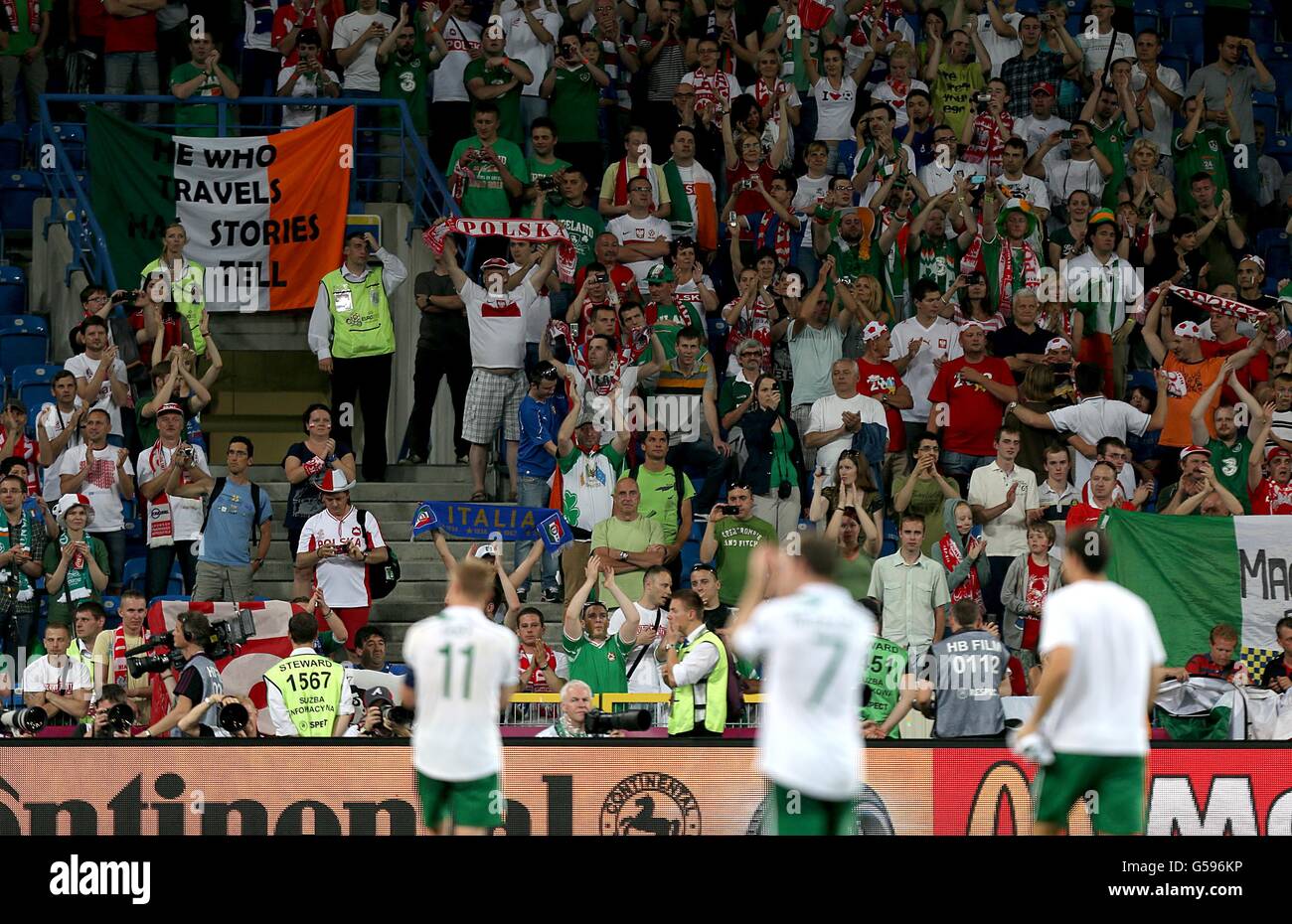 Republic ireland fans show support hi-res stock photography and images ...