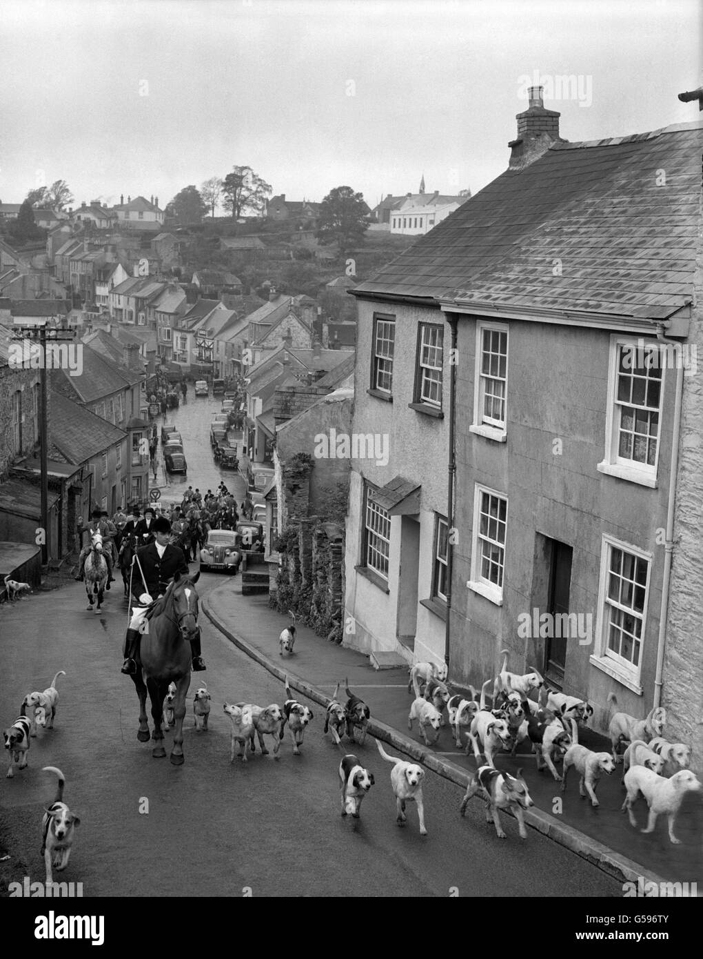 Village england 1950s hi-res stock photography and images - Alamy