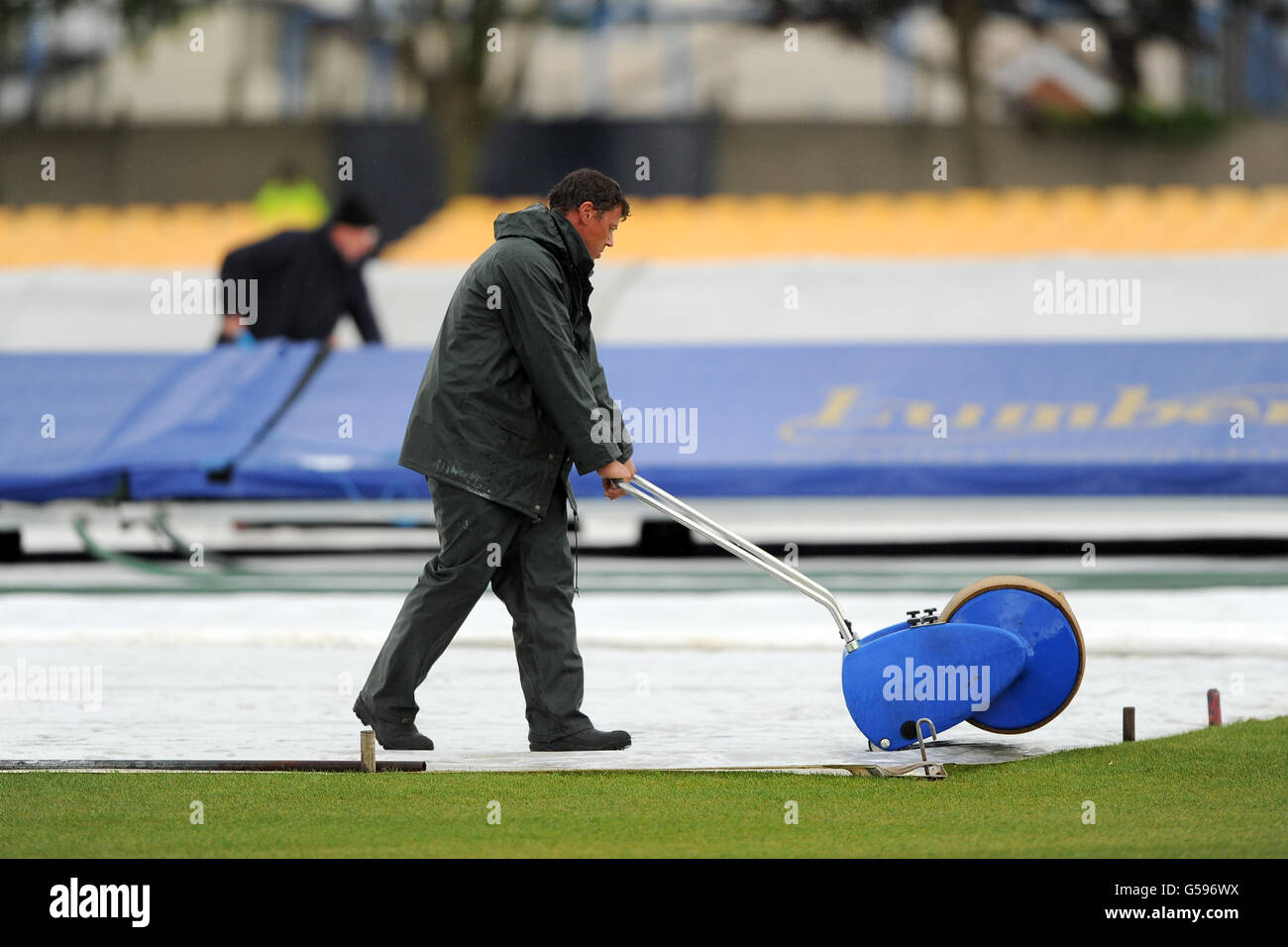 Twenty20 20 twenty full length squeegy squeegie hi-res stock ...