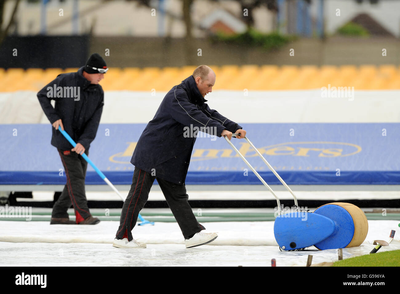 Twenty20 20 twenty full length squeegy squeegie hi-res stock ...