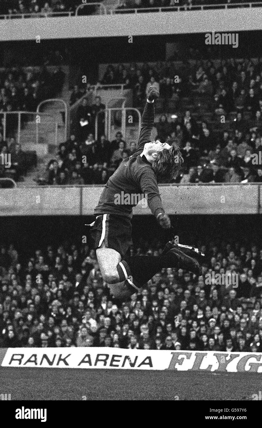 1970s sport football action hi-res stock photography and images - Alamy