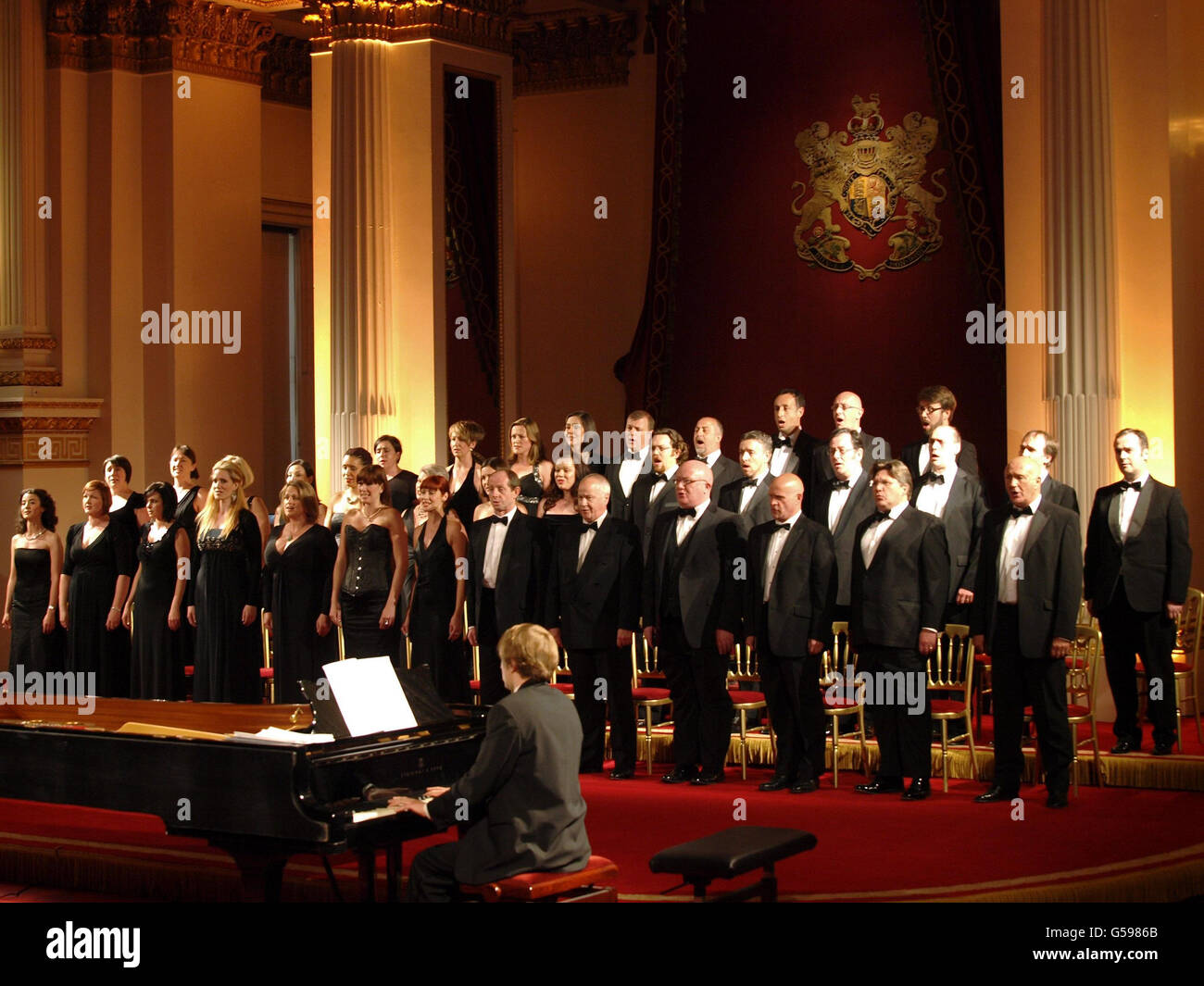 Welsh National Opera at Buckingham Palace Stock Photo - Alamy