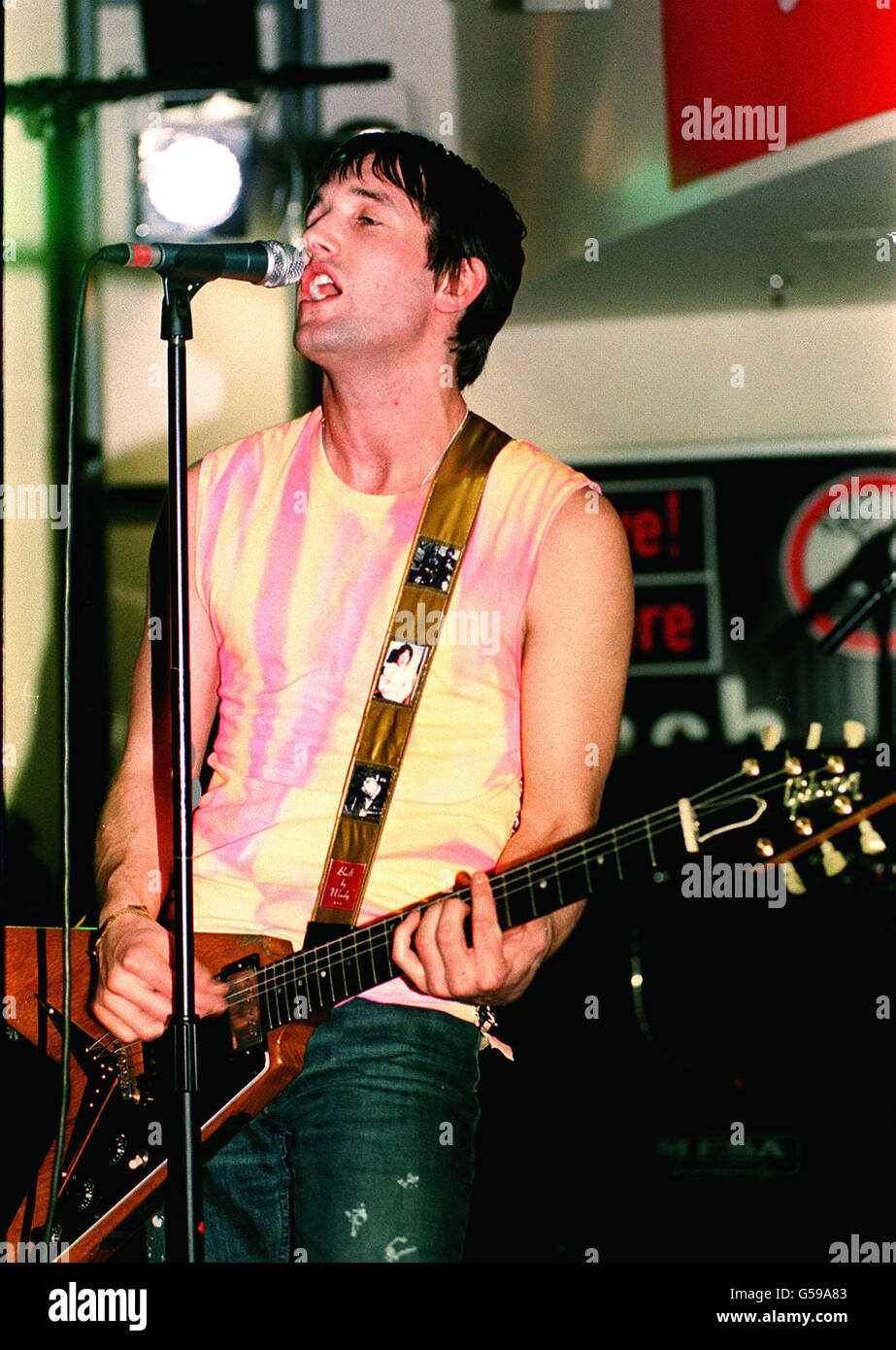 Lead singer guitarist indie band ash hi-res stock photography and ...