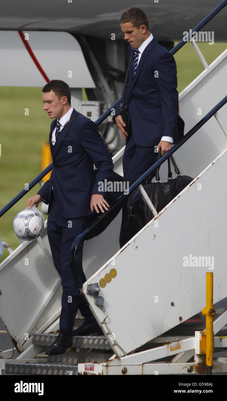 Members england team arrive manchester airport hi-res stock photography ...
