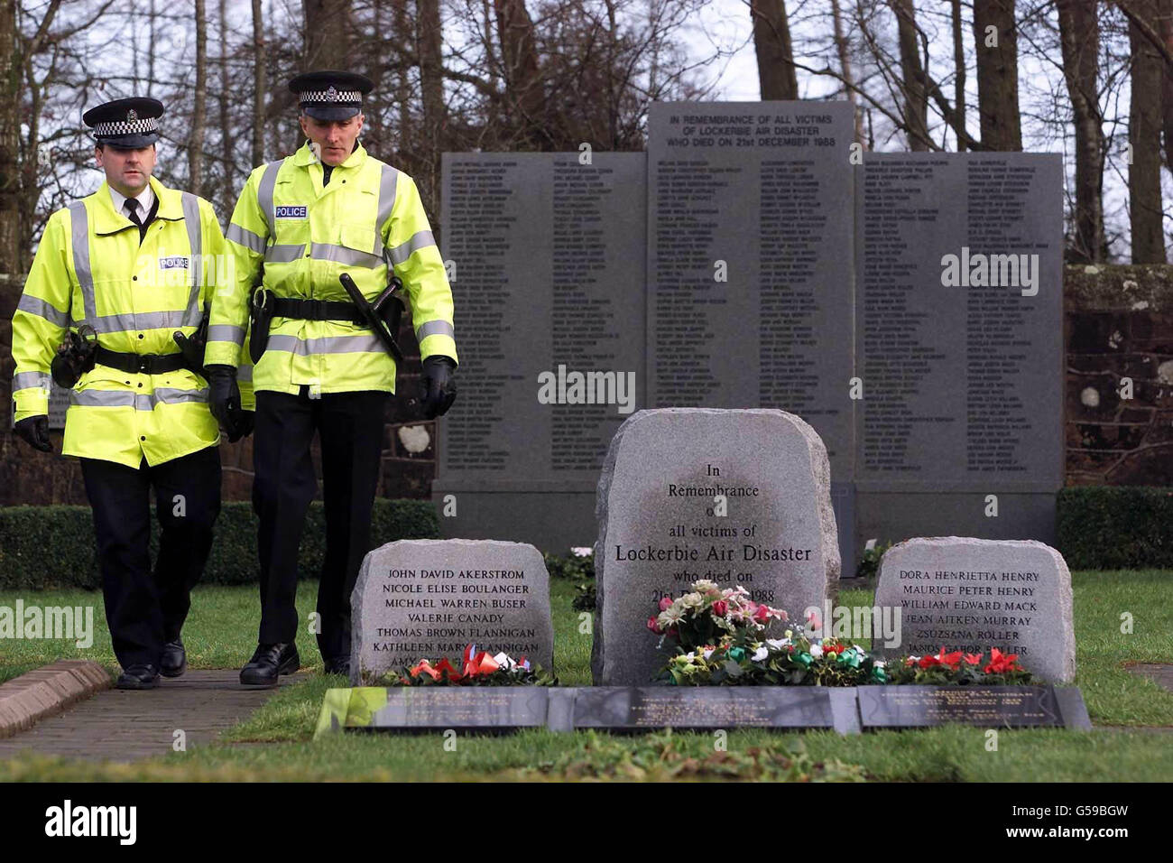 Policemen l to r hi-res stock photography and images - Alamy
