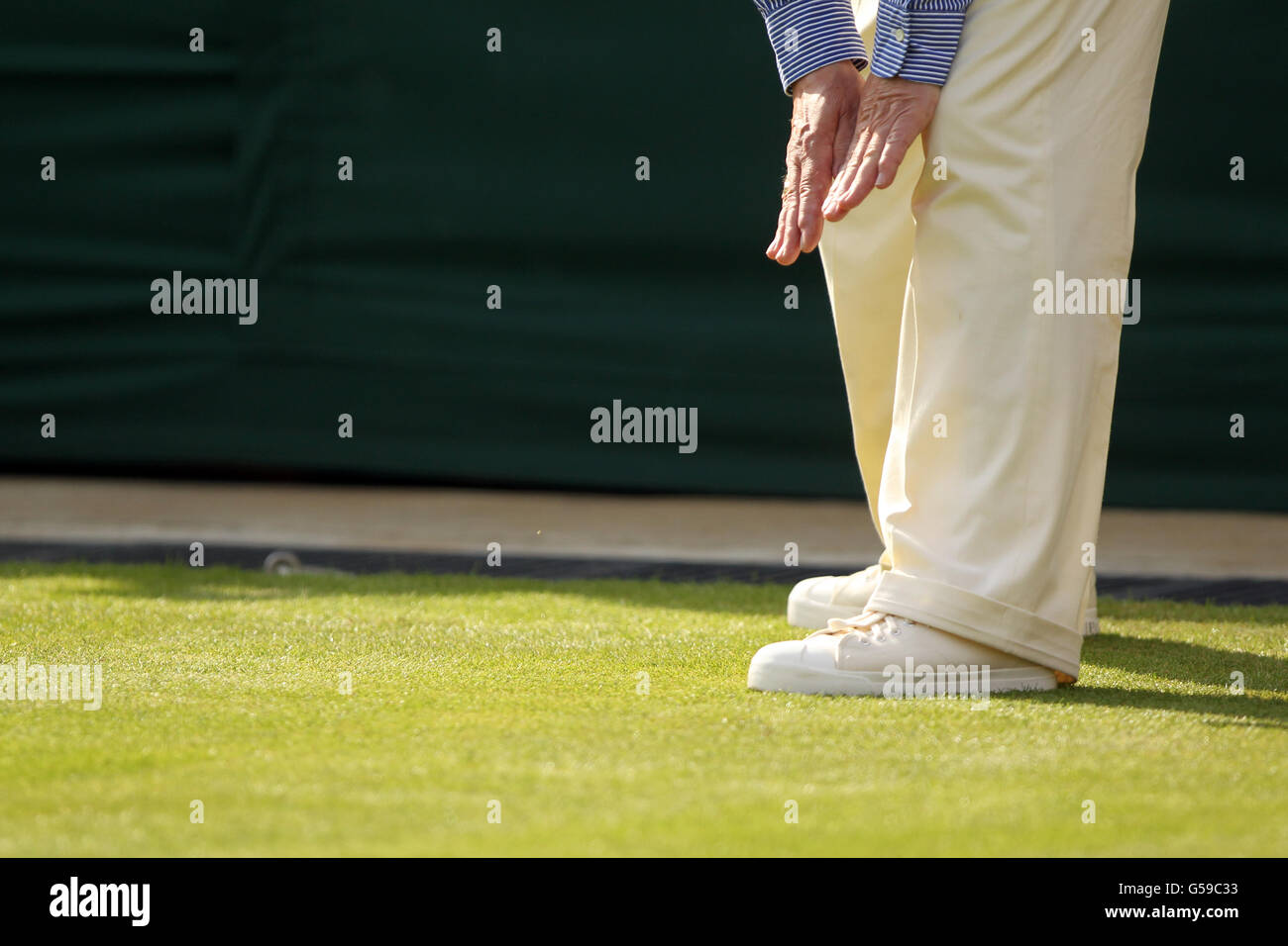 Tennis judge signal hi-res stock photography and images - Alamy