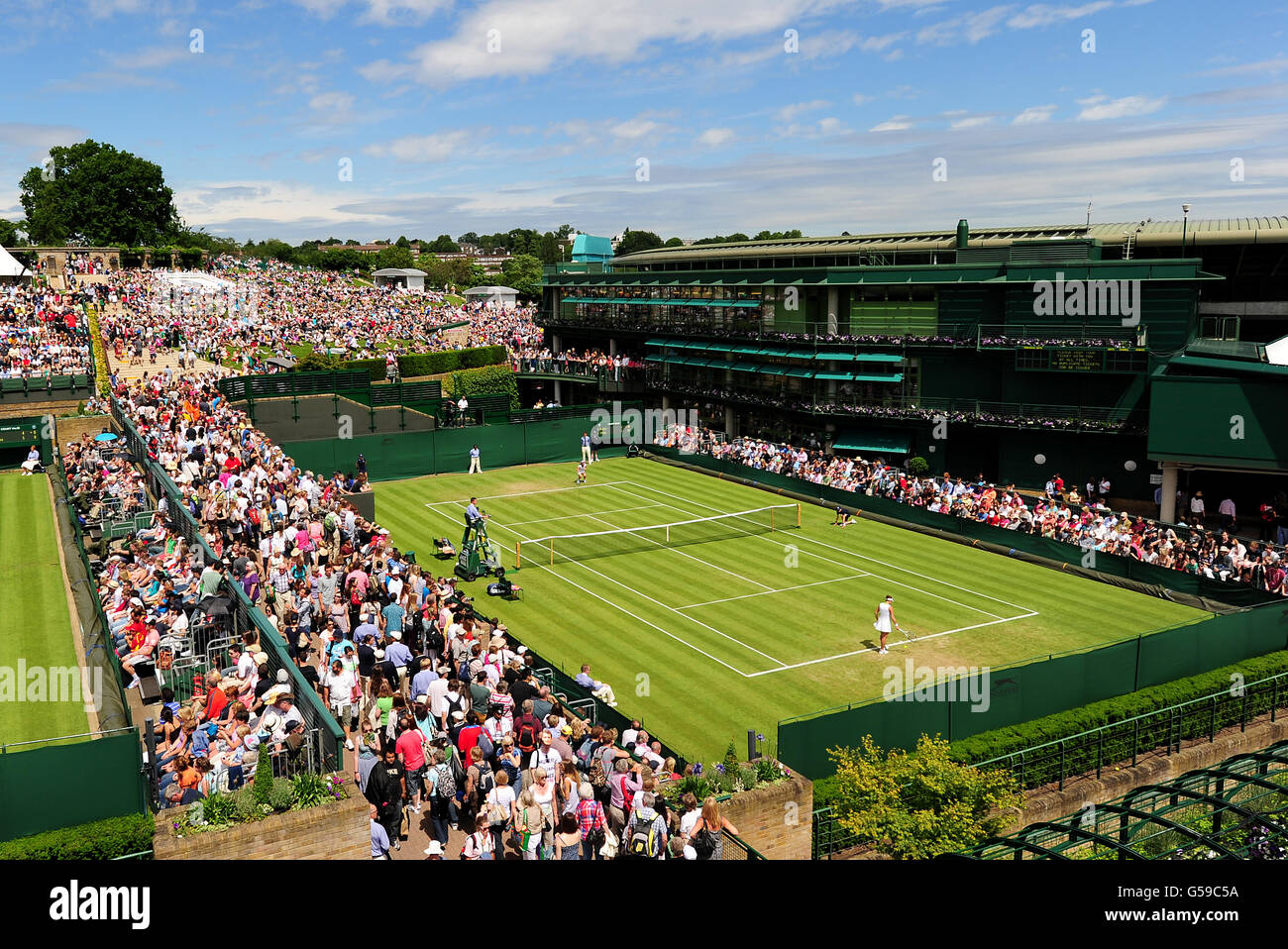 10002 busy fans crowd hi-res stock photography and images - Alamy