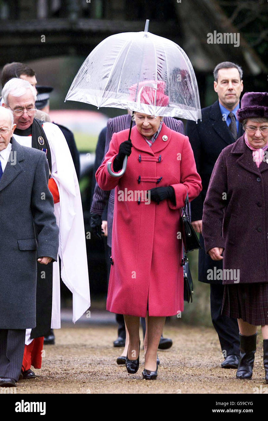 Queen elizabeth ii watches her step outside the st peter hi-res stock ...