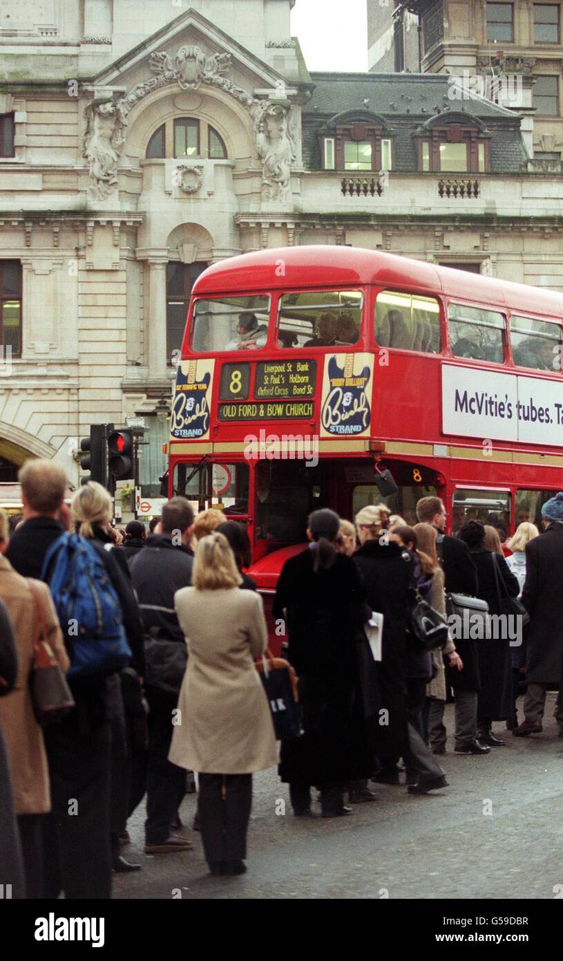 London tube strike london underground victoria station bus queues buses ...