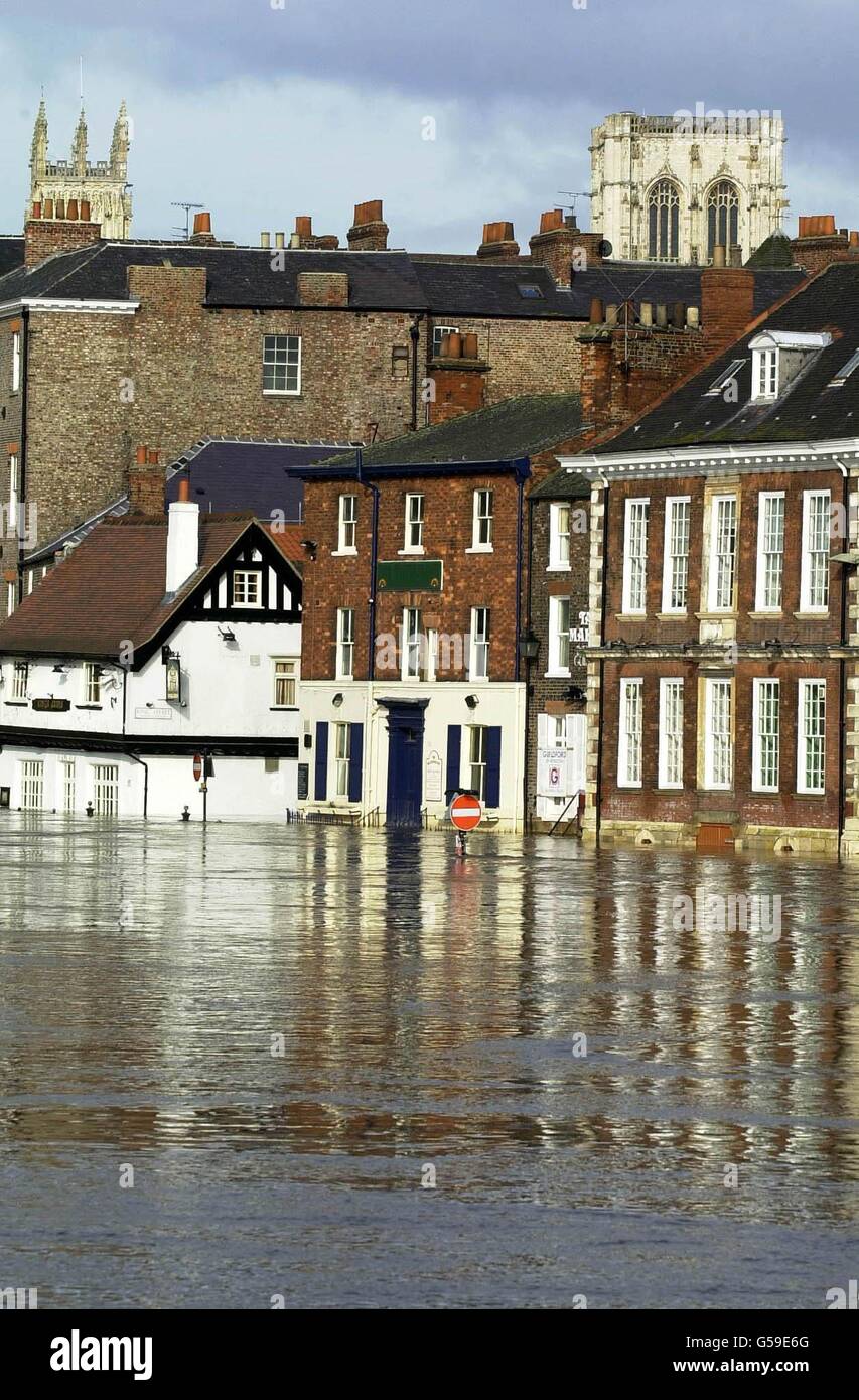 York flood defence hi-res stock photography and images - Alamy