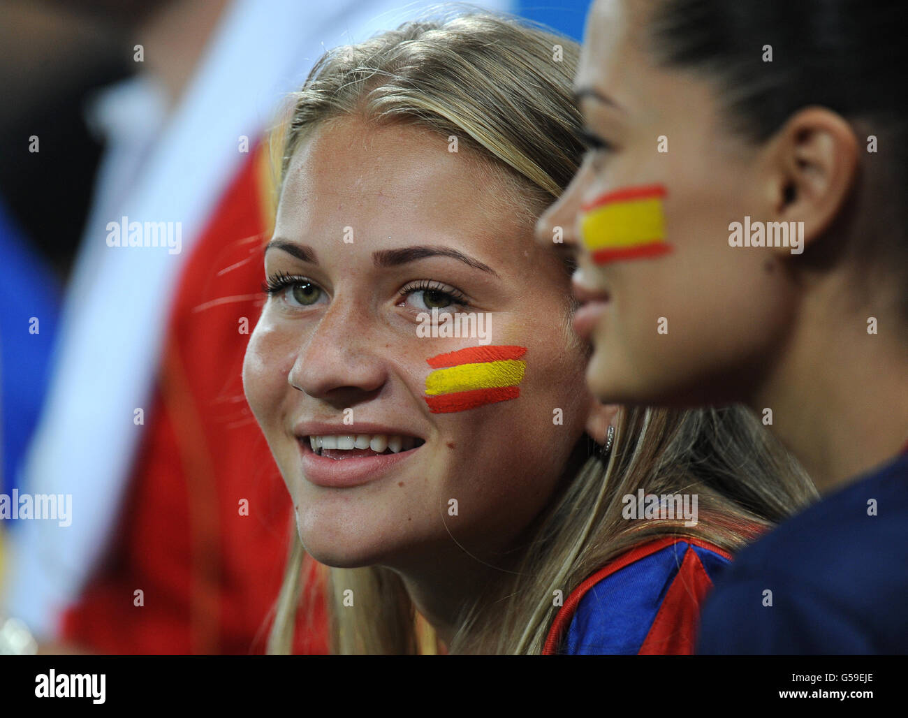 Spannish fans in the crowd hi-res stock photography and images - Alamy