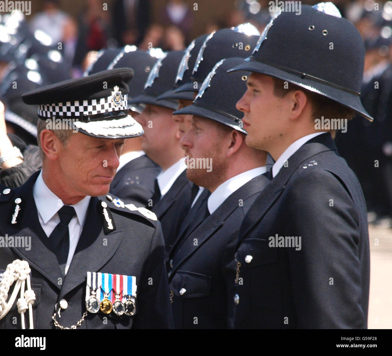 Police Commissioner Hogan-Howe reviews some of the newly graduated ...
