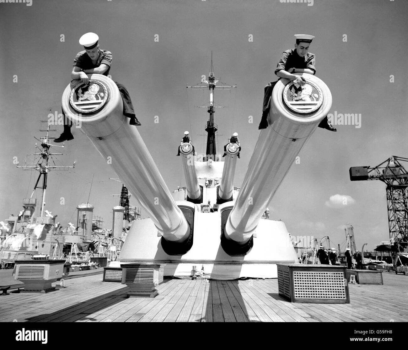 Hms vanguard battleship hi-res stock photography and images - Alamy