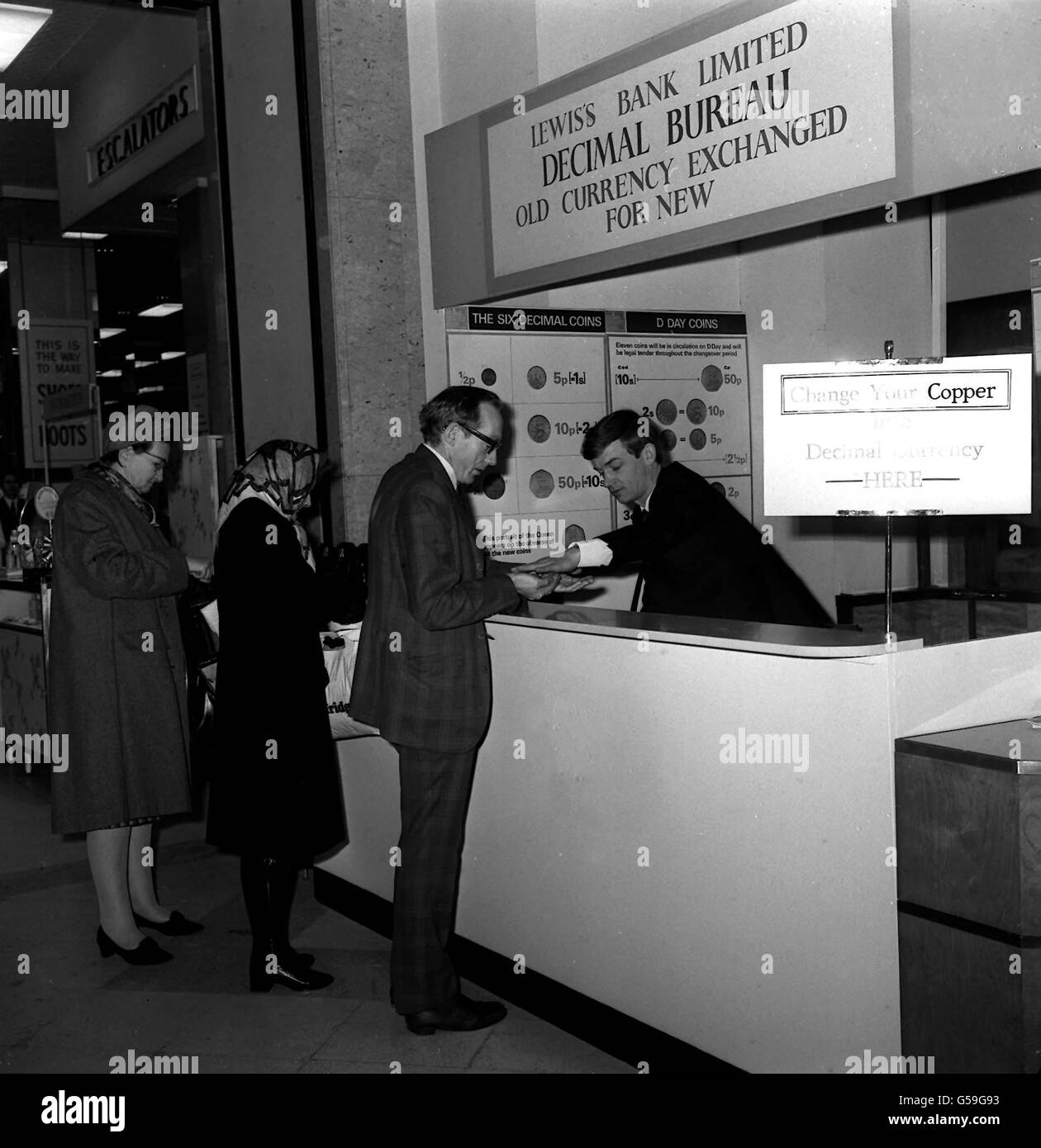 1971 currency hi-res stock photography and images - Alamy