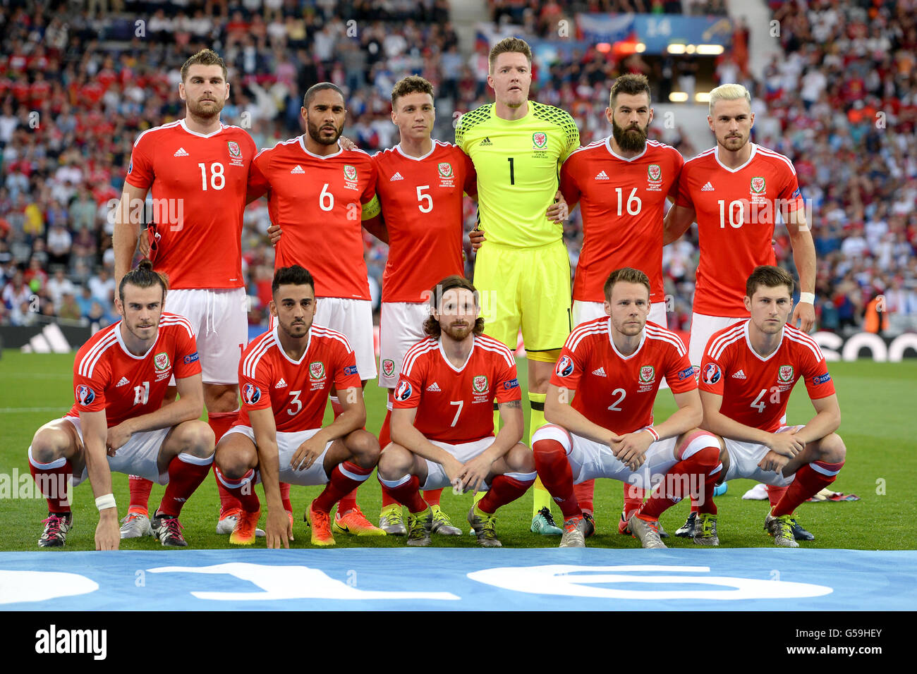 Joe ledley aaron row left to right bale hi-res stock photography and ...