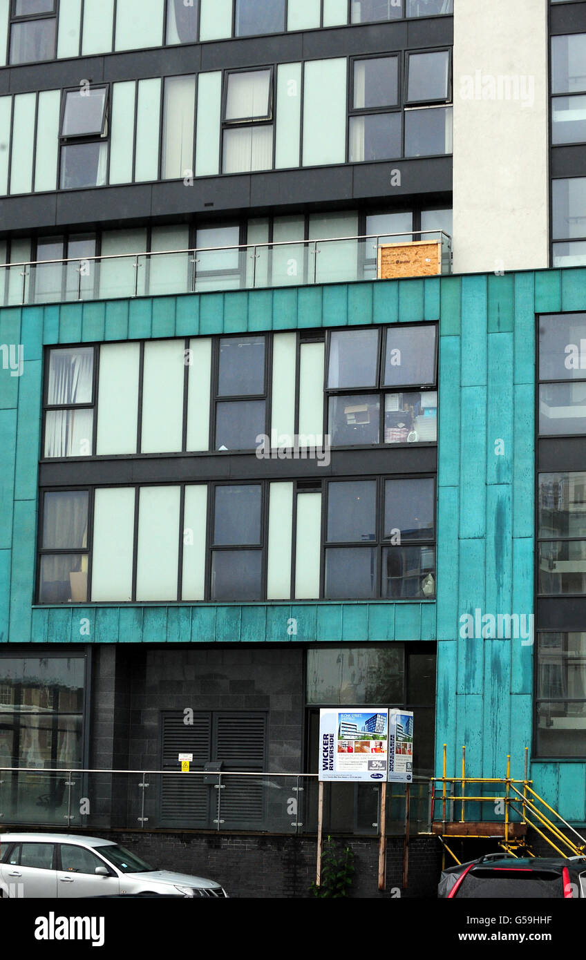 Girl street flats hi-res stock photography and images - Alamy
