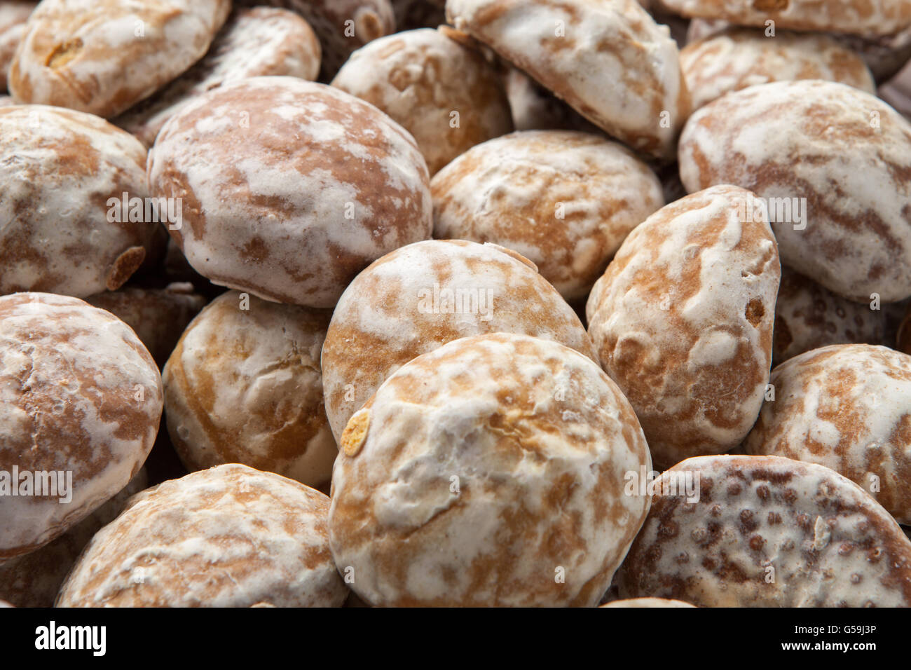 Pile of round gingerbread small cakes with sugar powder Stock Photo - Alamy