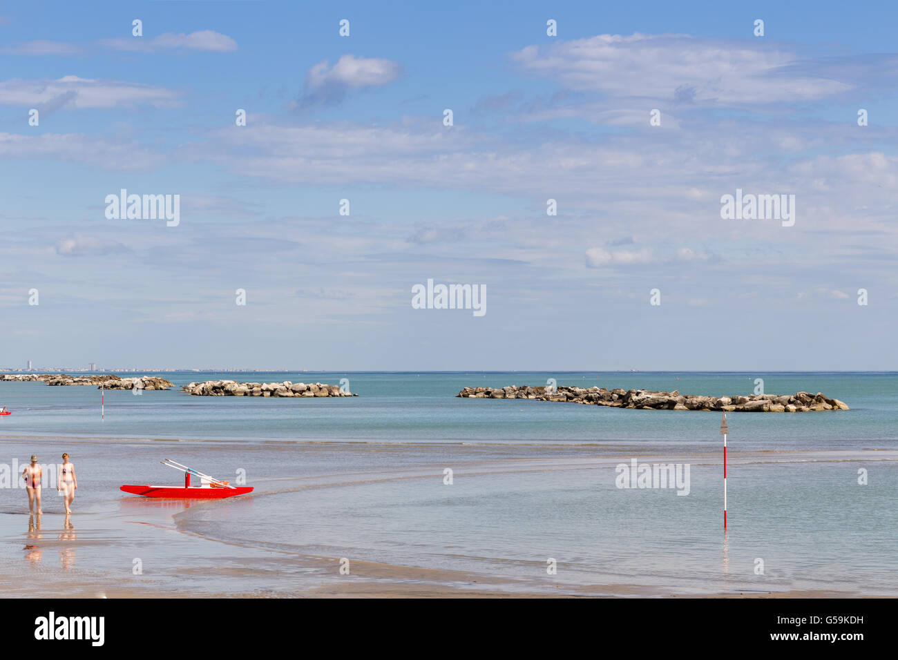 Breakwater rocks hi-res stock photography and images - Alamy