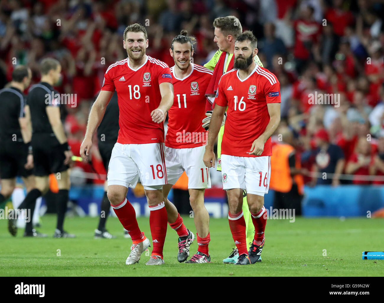 R wales sam vokes hi-res stock photography and images - Alamy