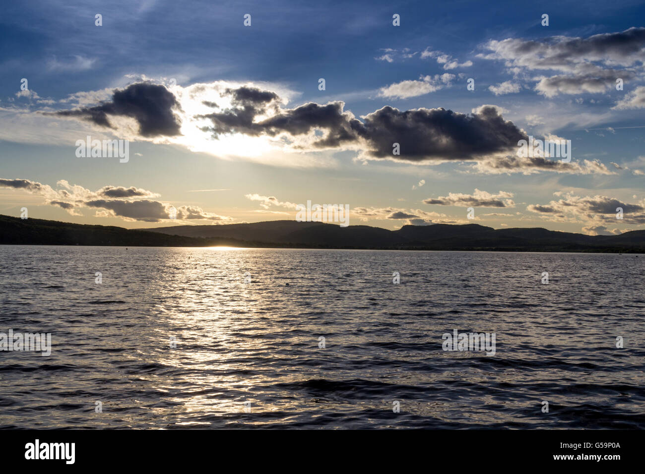 Lake beauty nature hi-res stock photography and images - Alamy