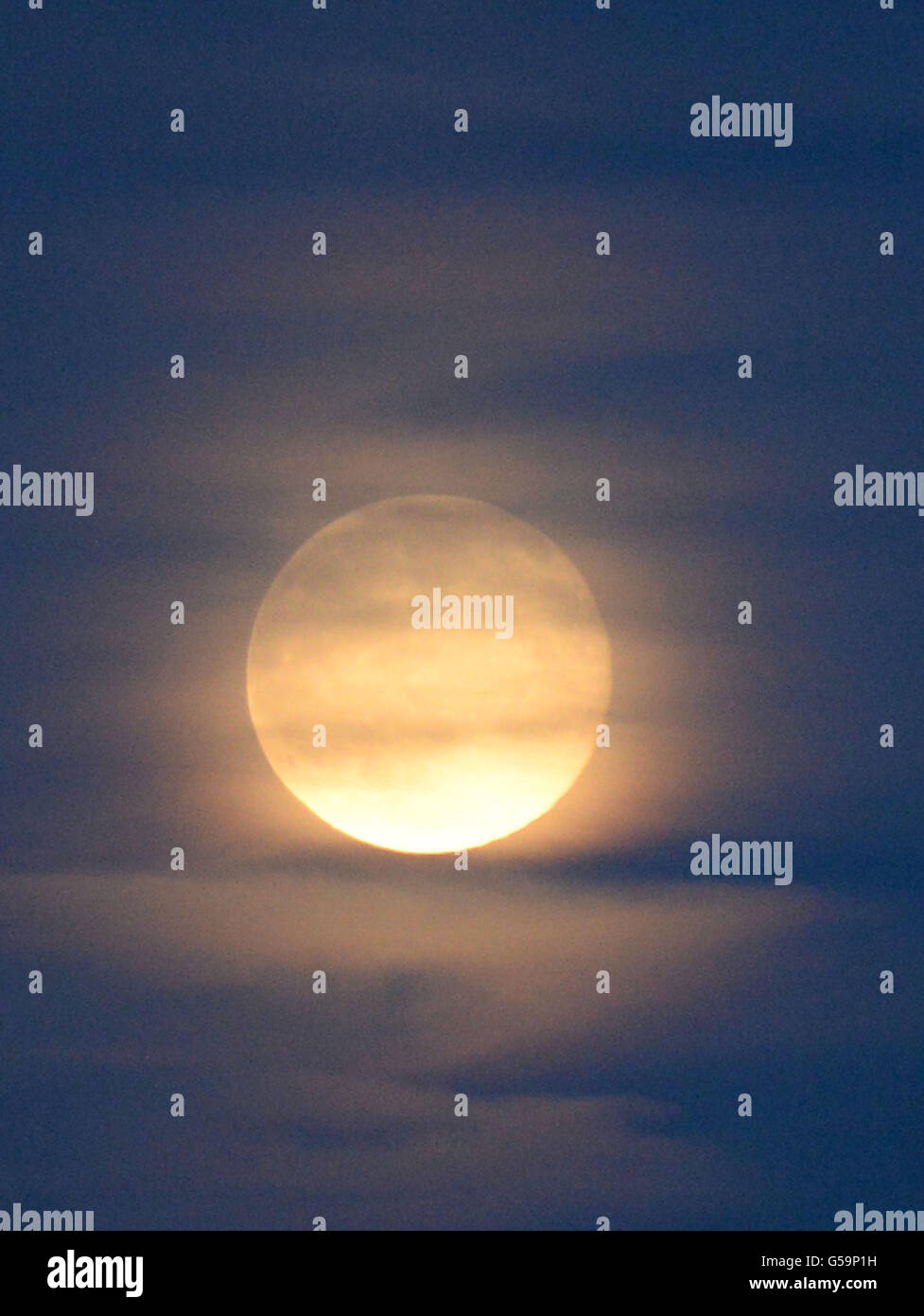 Solstice strawberry moon hi-res stock photography and images - Alamy