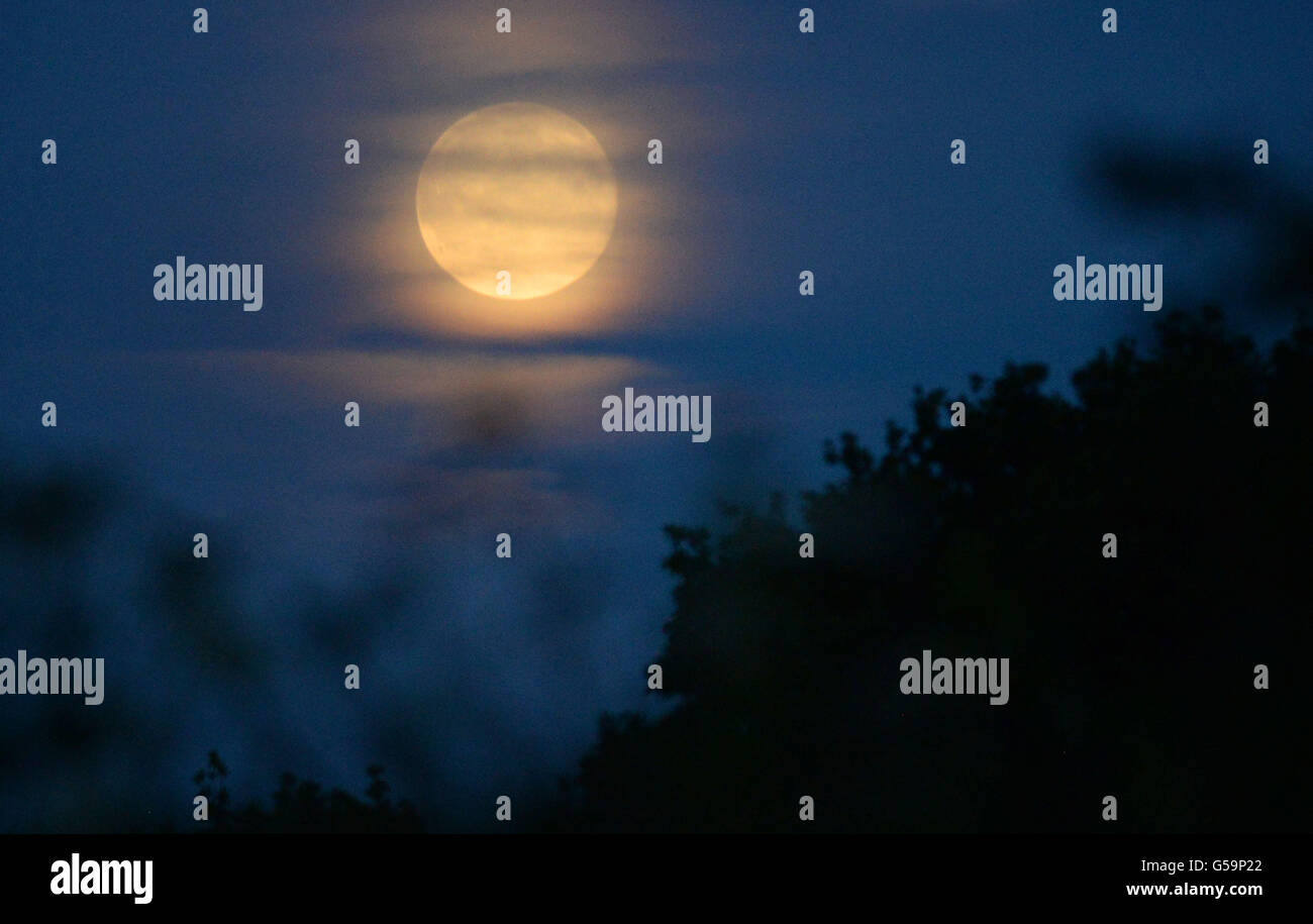 Solstice strawberry moon hi-res stock photography and images - Alamy