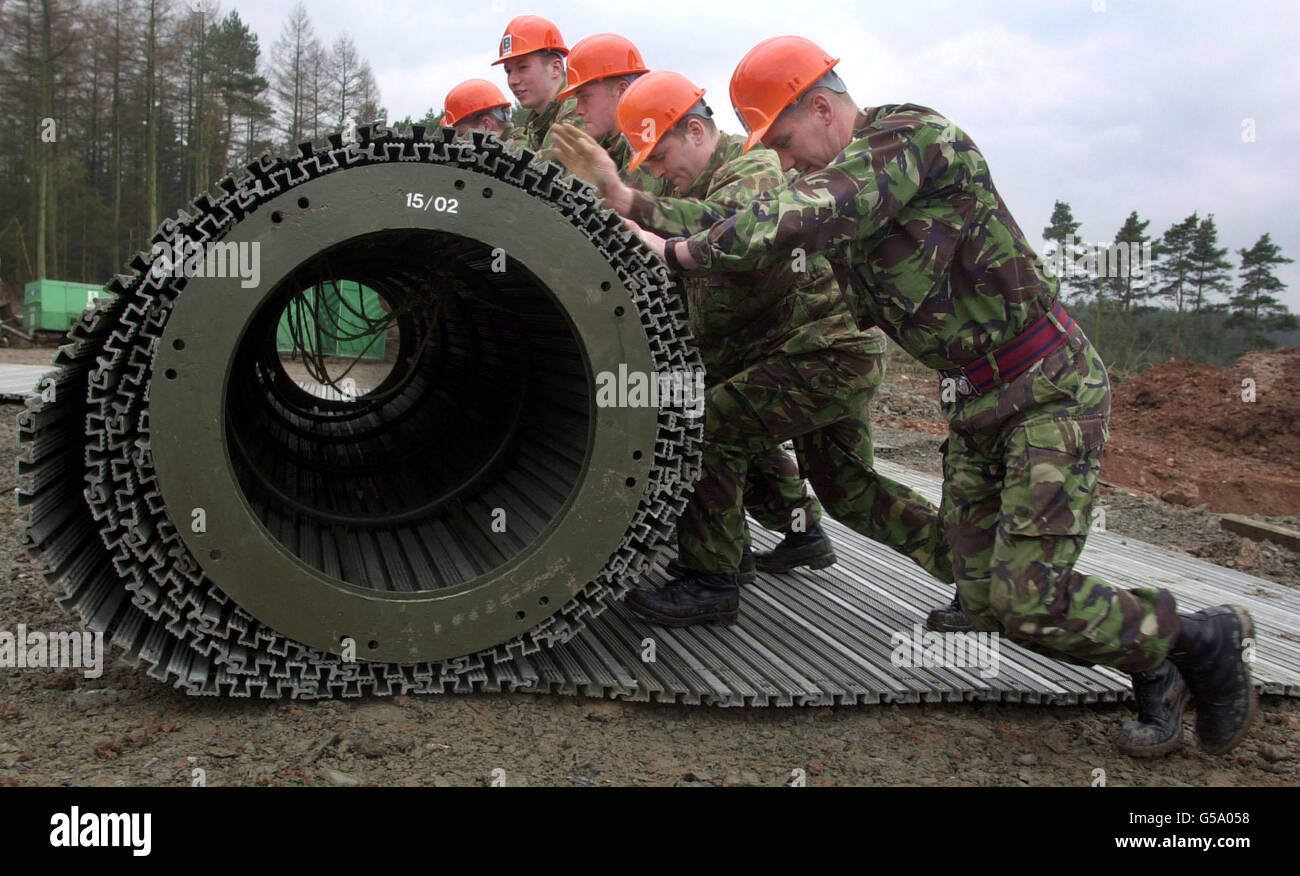 Soldiers lay hi-res stock photography and images - Alamy