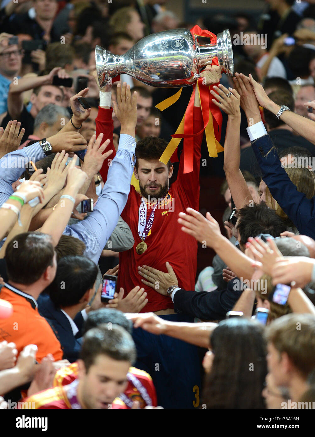 Spain euro 2012 pique hi-res stock photography and images - Alamy