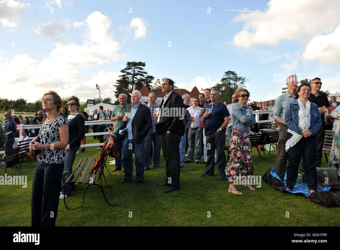 Horse Racing - Racing and Music Night - Lingfield Park Racecourse Stock ...