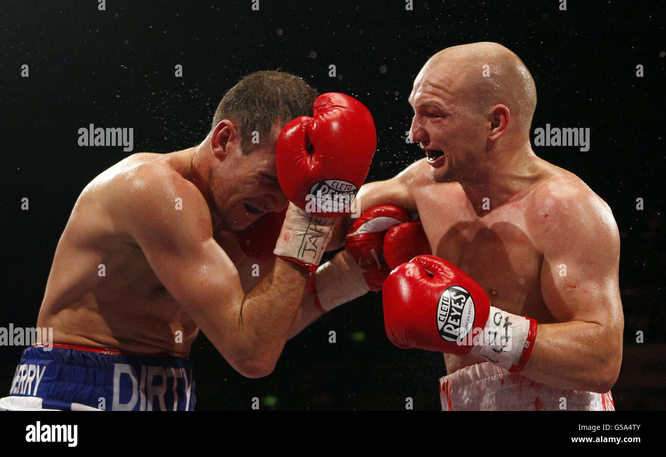 Gavin Rees (right) in action against Derry Matthews at the Motorpoint ...
