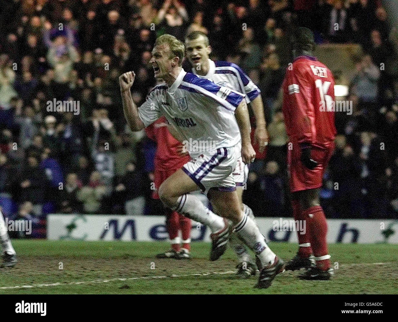 Football celebrating gkgallery hi-res stock photography and images - Alamy