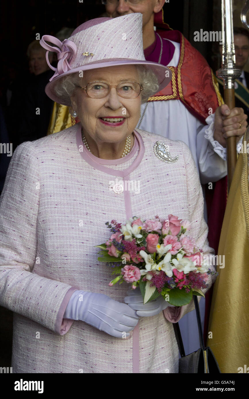 Queen visit worcester hi-res stock photography and images - Alamy