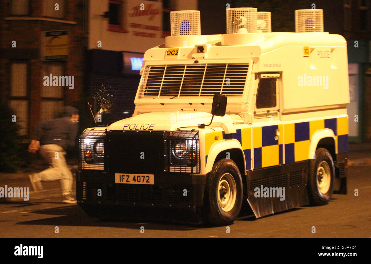 Psni land rover hi-res stock photography and images - Alamy