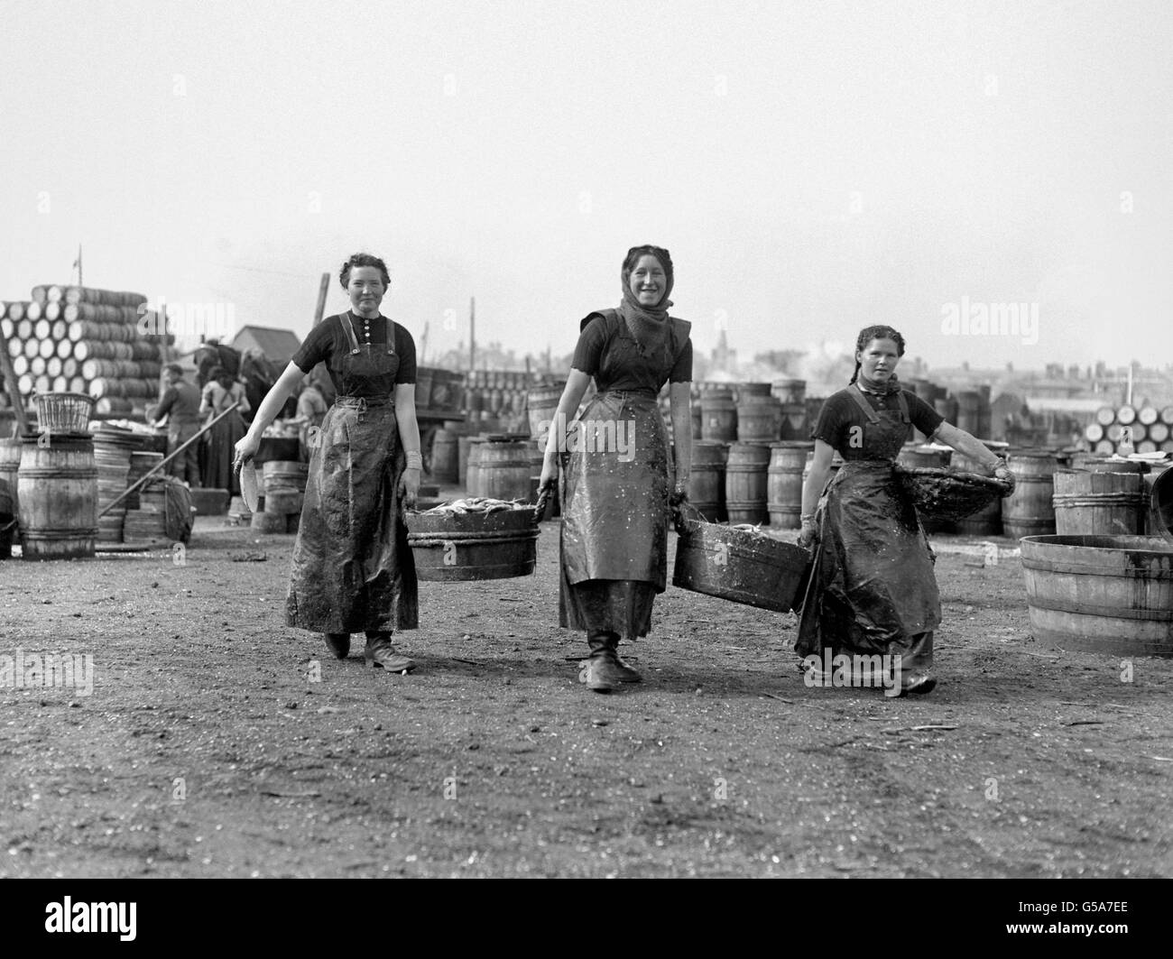 Smiling scottish lasses port lowestoft hi-res stock photography and ...