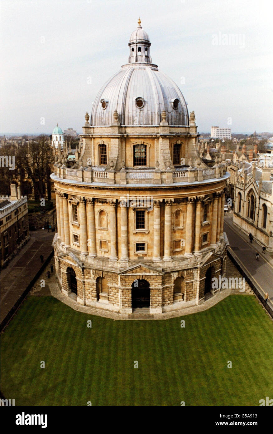 General view of the radcliffe camera hi-res stock photography and ...
