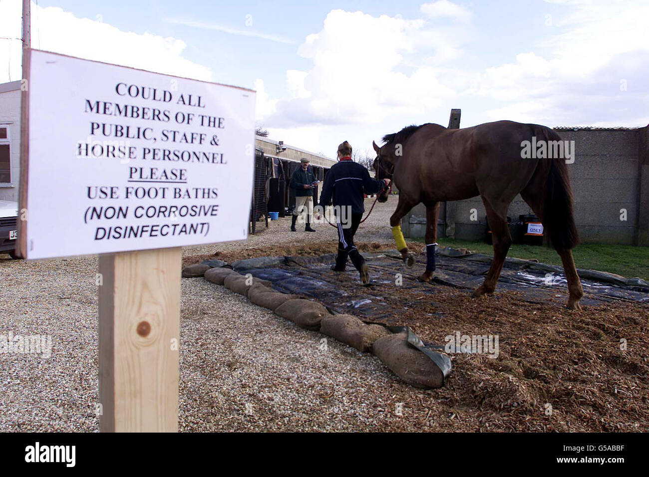 Sign huntingdon racecourse hi-res stock photography and images - Alamy