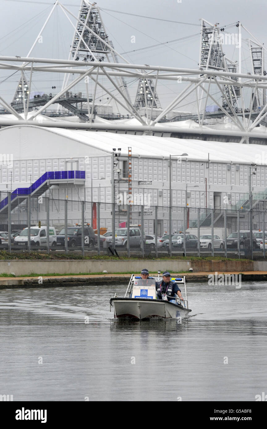 London olympics security stadium hi-res stock photography and images ...