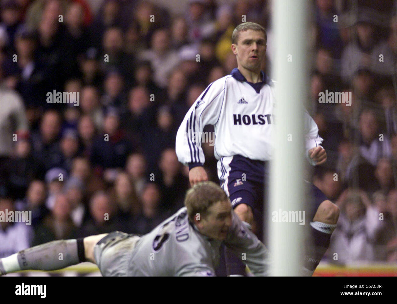 Tottenham Hotspur's Sergei Rebrov (back) beats Coventry City's ...