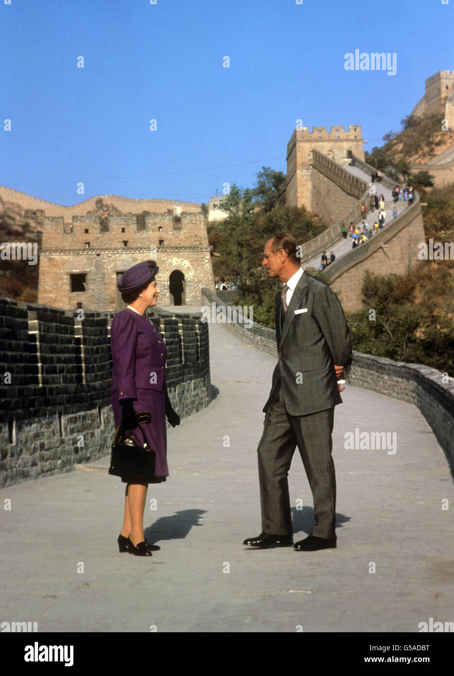 Queen elizabeth ii at the great wall of china hi-res stock photography ...