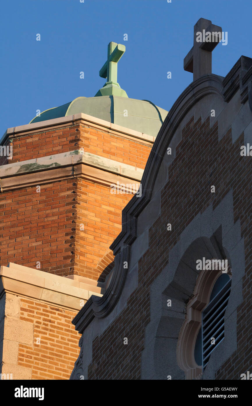 Two crosses hi-res stock photography and images - Alamy