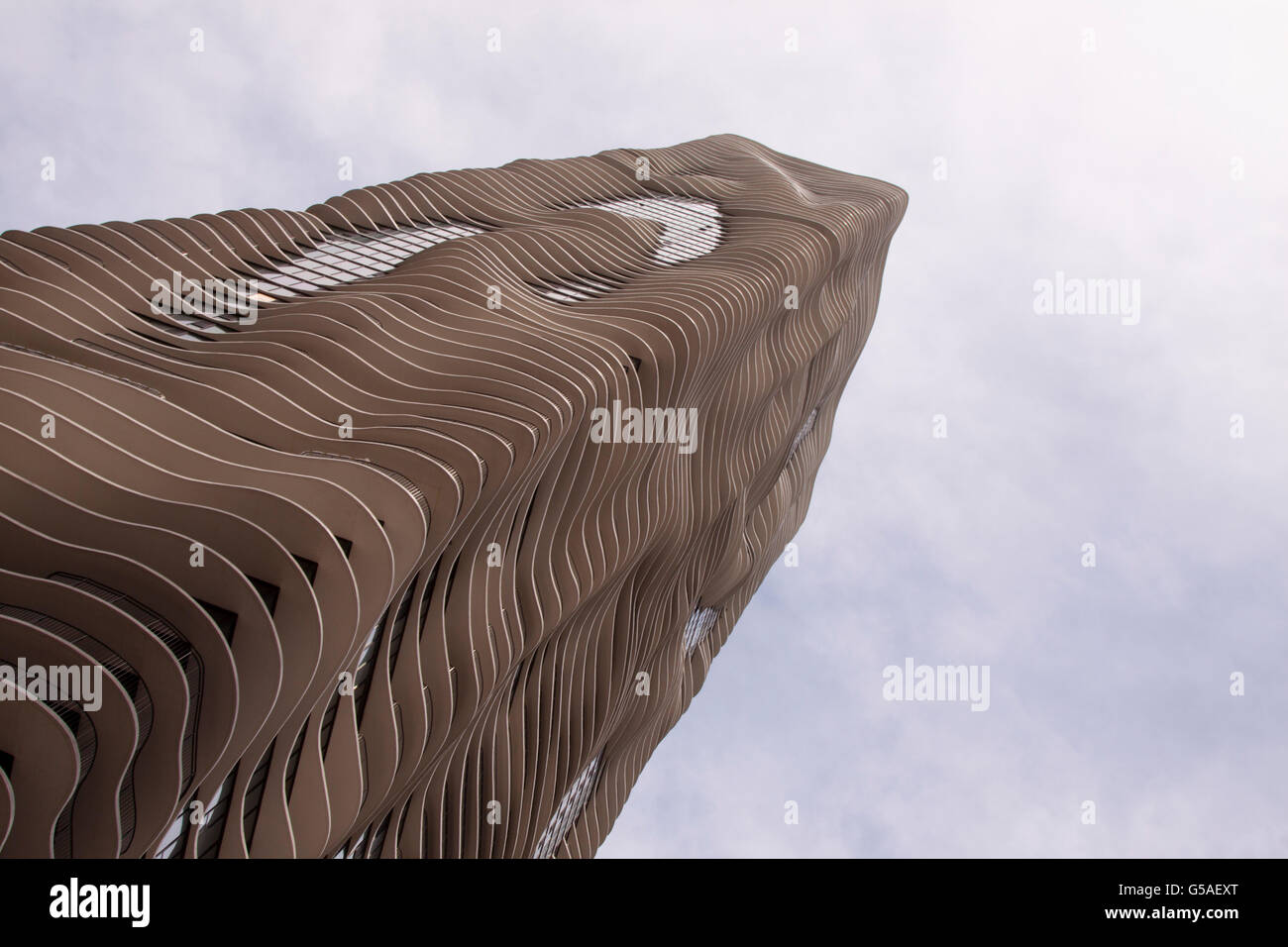 Waves building hi-res stock photography and images - Alamy