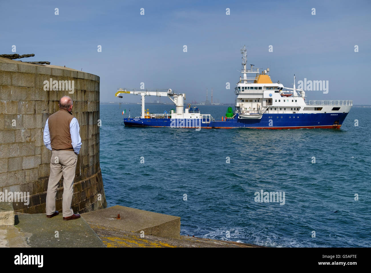 granuaile irish lights ship Stock Photo - Alamy