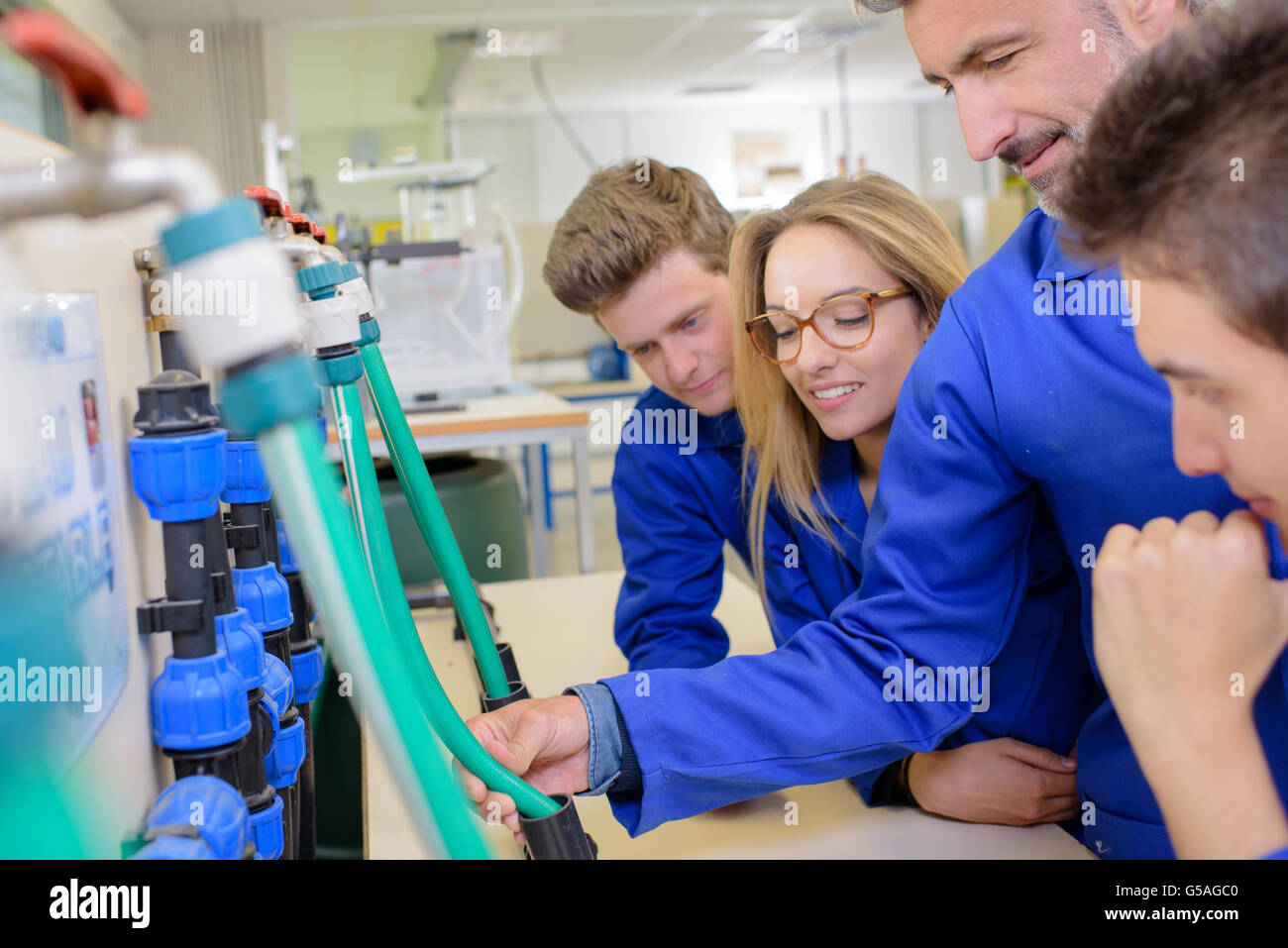 Plumbing class hi-res stock photography and images - Alamy