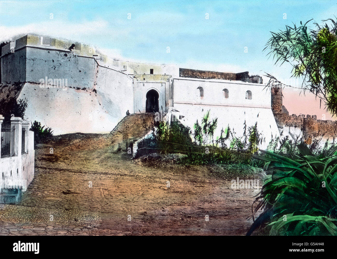 In Tanger: die Bezeichnung "Kasbah" steht für "Zitadelle". Marokko ...