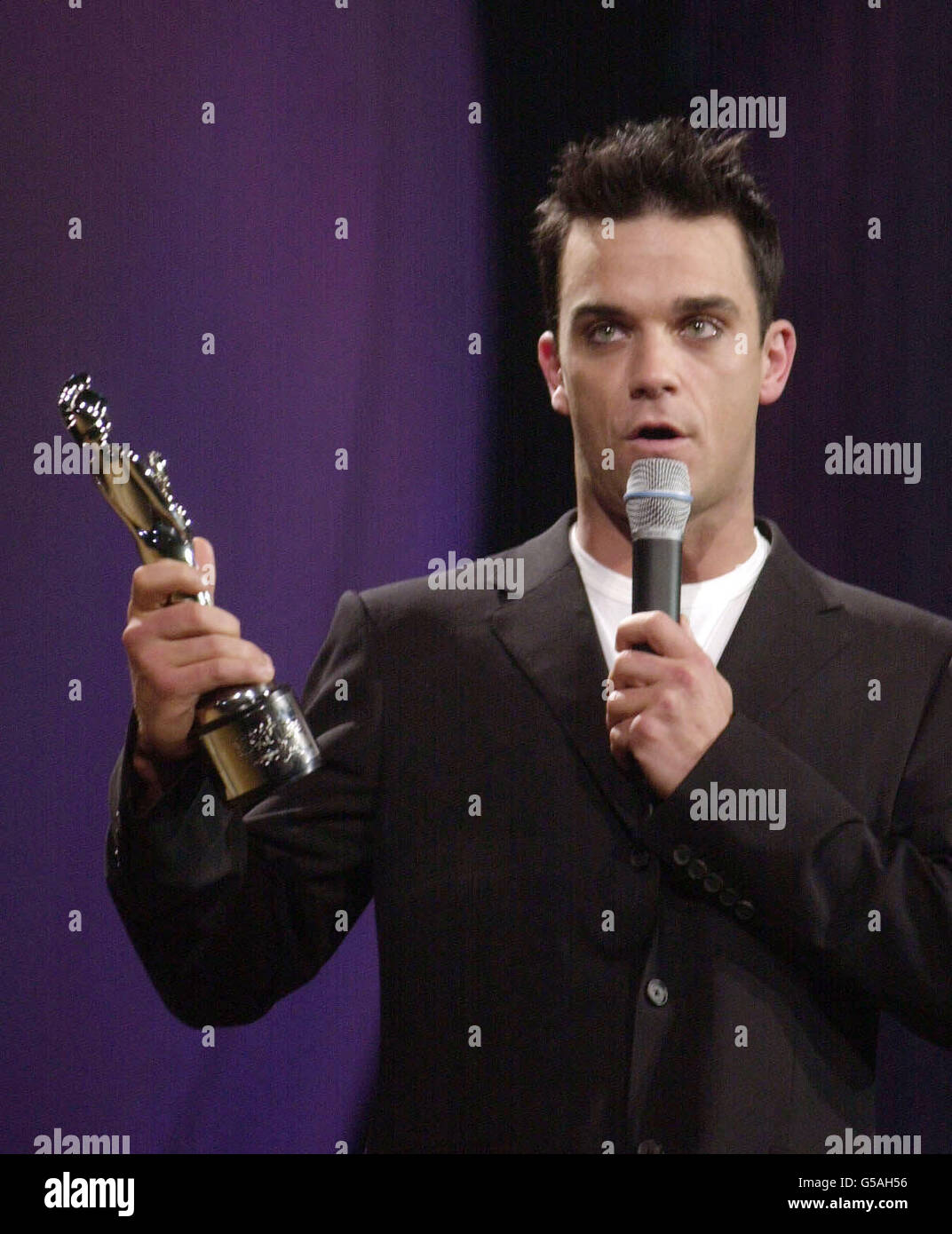 Robbie Williams speaks to the crowd after winning Best British Male in ...