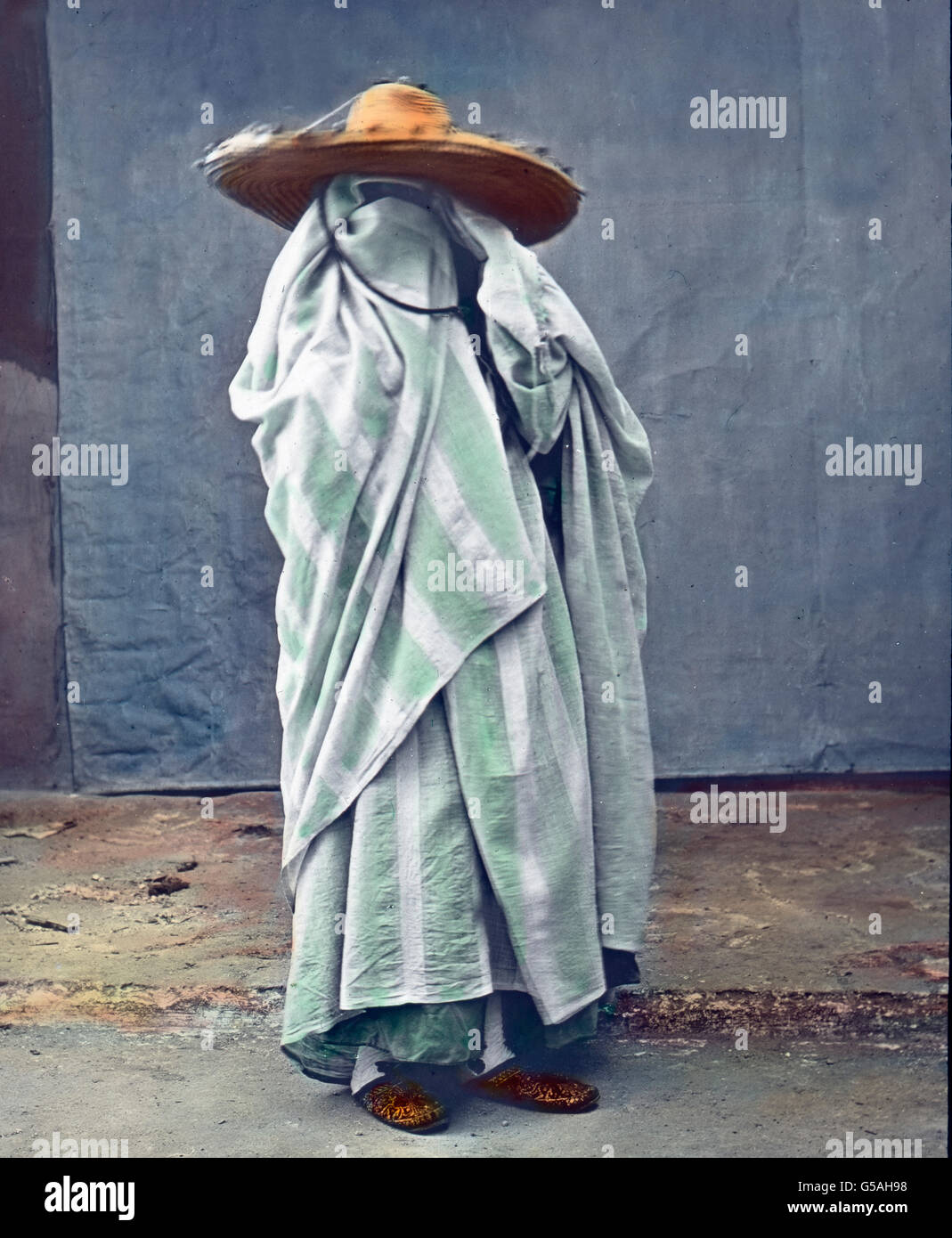 Hat woman and 1910s hi-res stock photography and images - Alamy
