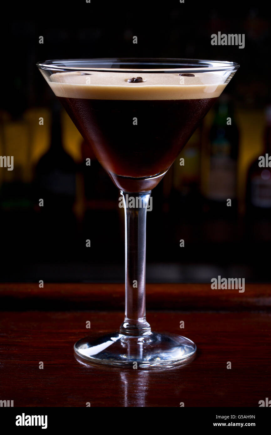 Bartender preparing Classic Espresso Tini cocktail Stock Photo - Alamy